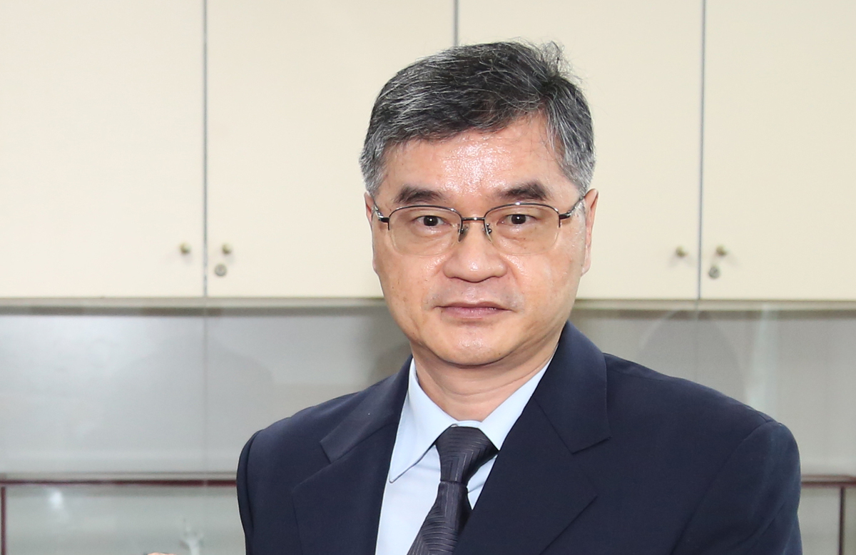 Professor Shui-Kai Chang of Graduate Institute of Marine Affairs ...