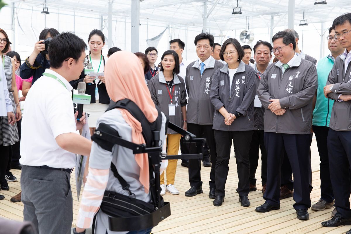 Exoskeleton suit, developed by NSYSU Biomimicking & Engineering Lab ...